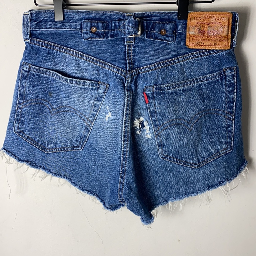 Levi’s Vintage Cinch Back Shorts Size 30 - Gem
